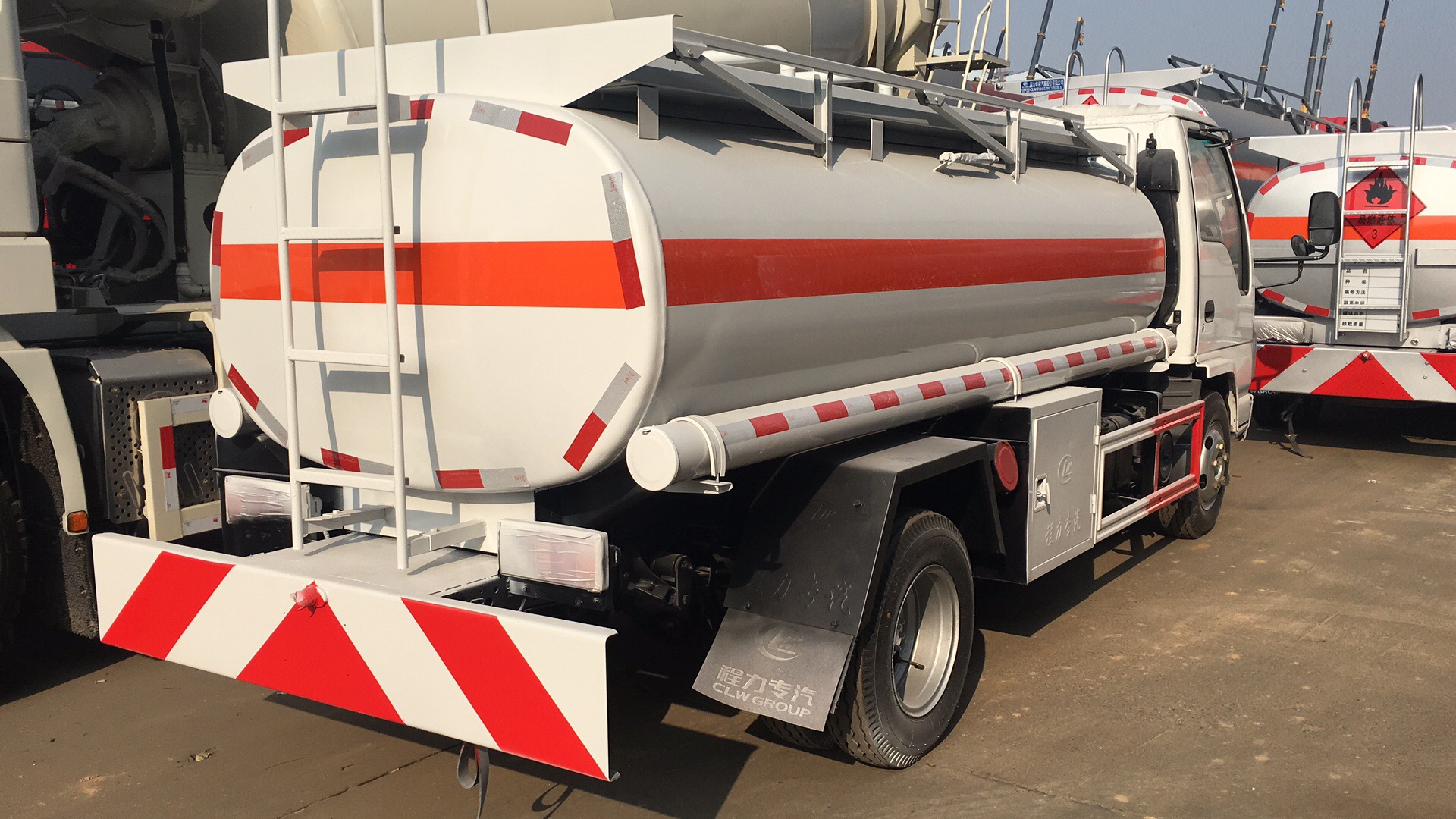 Japan Brand 5cbm Fuel Tanker Truck Refueling Truck from China ...
